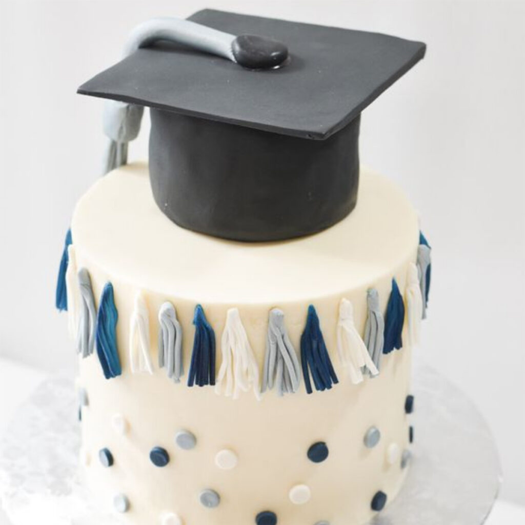 51 Simple + Cool Graduation Cakes for This Year - momma teen