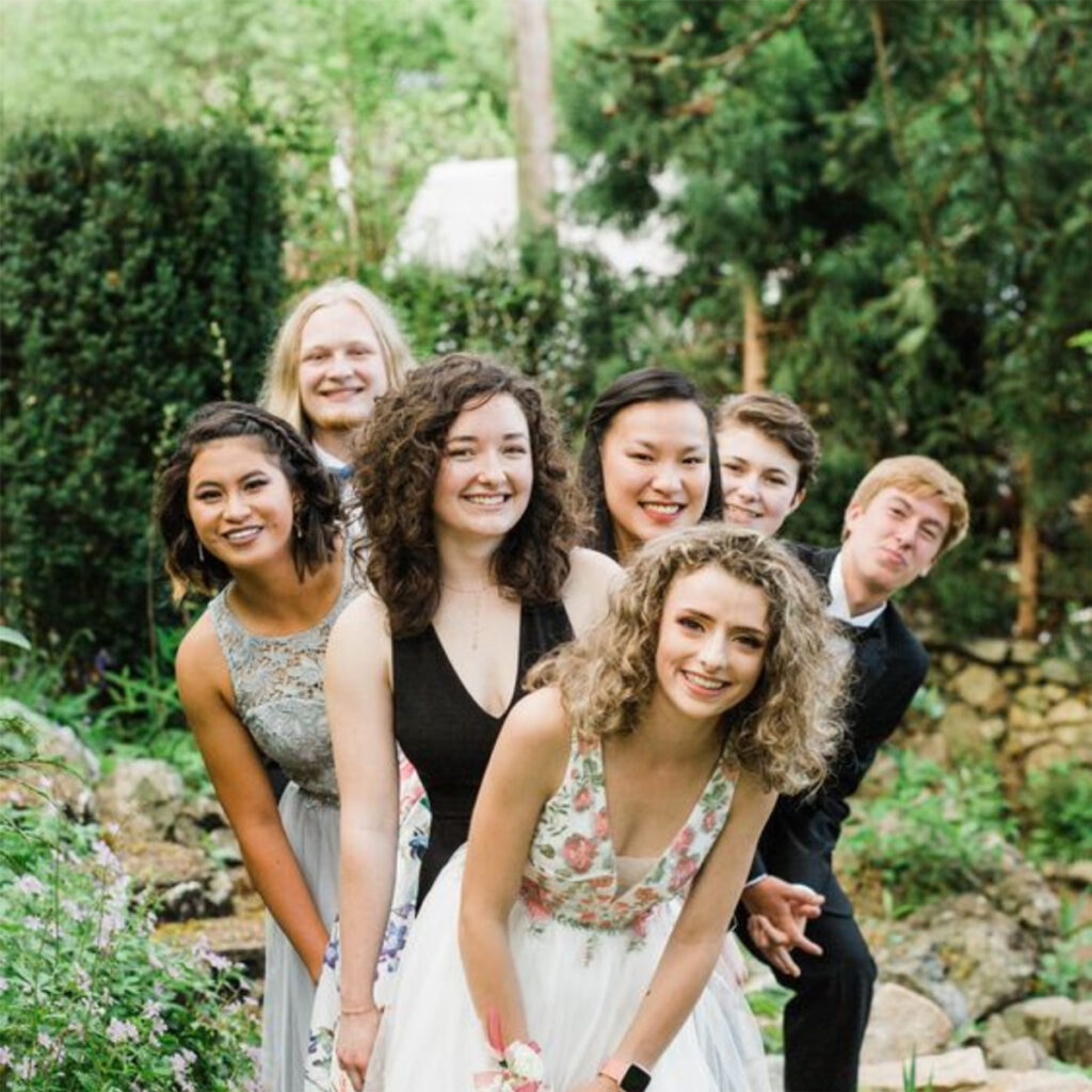 72 Creative Prom Poses for Singles, Couples & Groups - momma teen