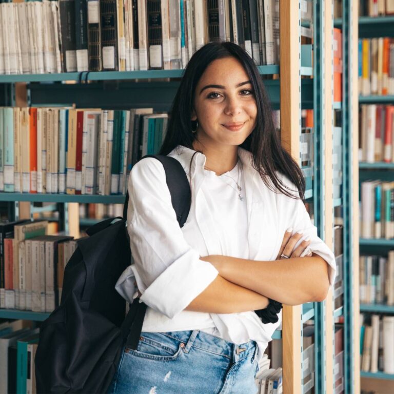 What to Wear on a College Tour: 45 Outfit Ideas - momma teen