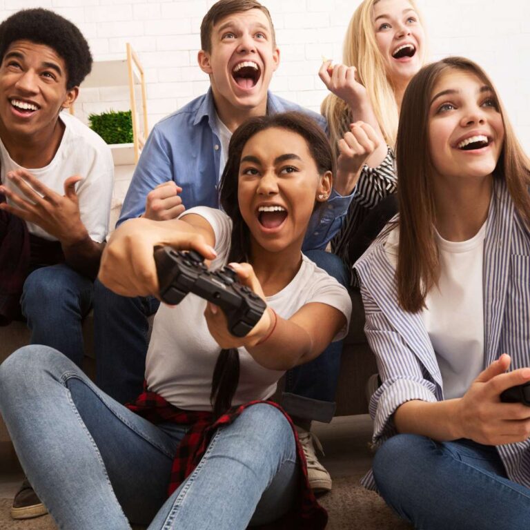 23 Hot Tips On How to Help Your Teen Make Friends - momma teen