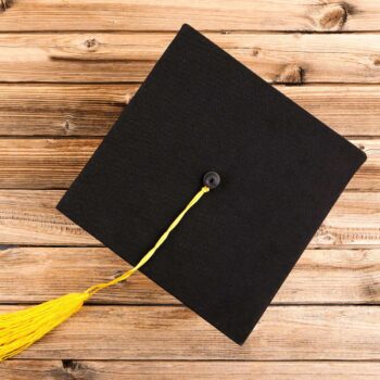 41 Graduation Table Ideas To Make You Proud - momma teen