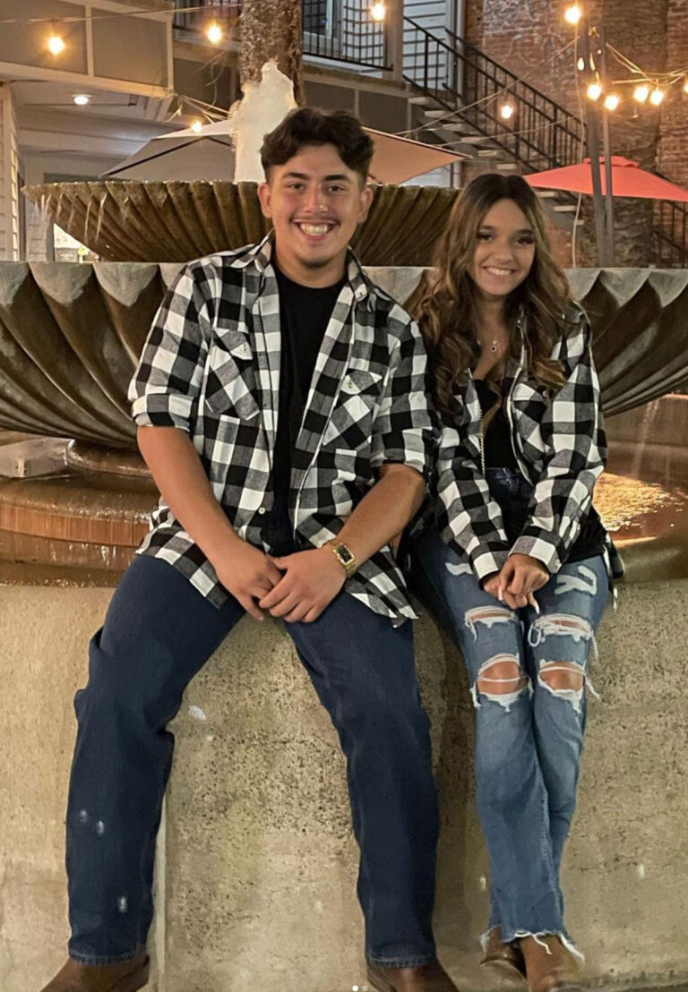 Sadie Hawkins Dance Guide For Proposals, Outfits & How It Works - momma teen