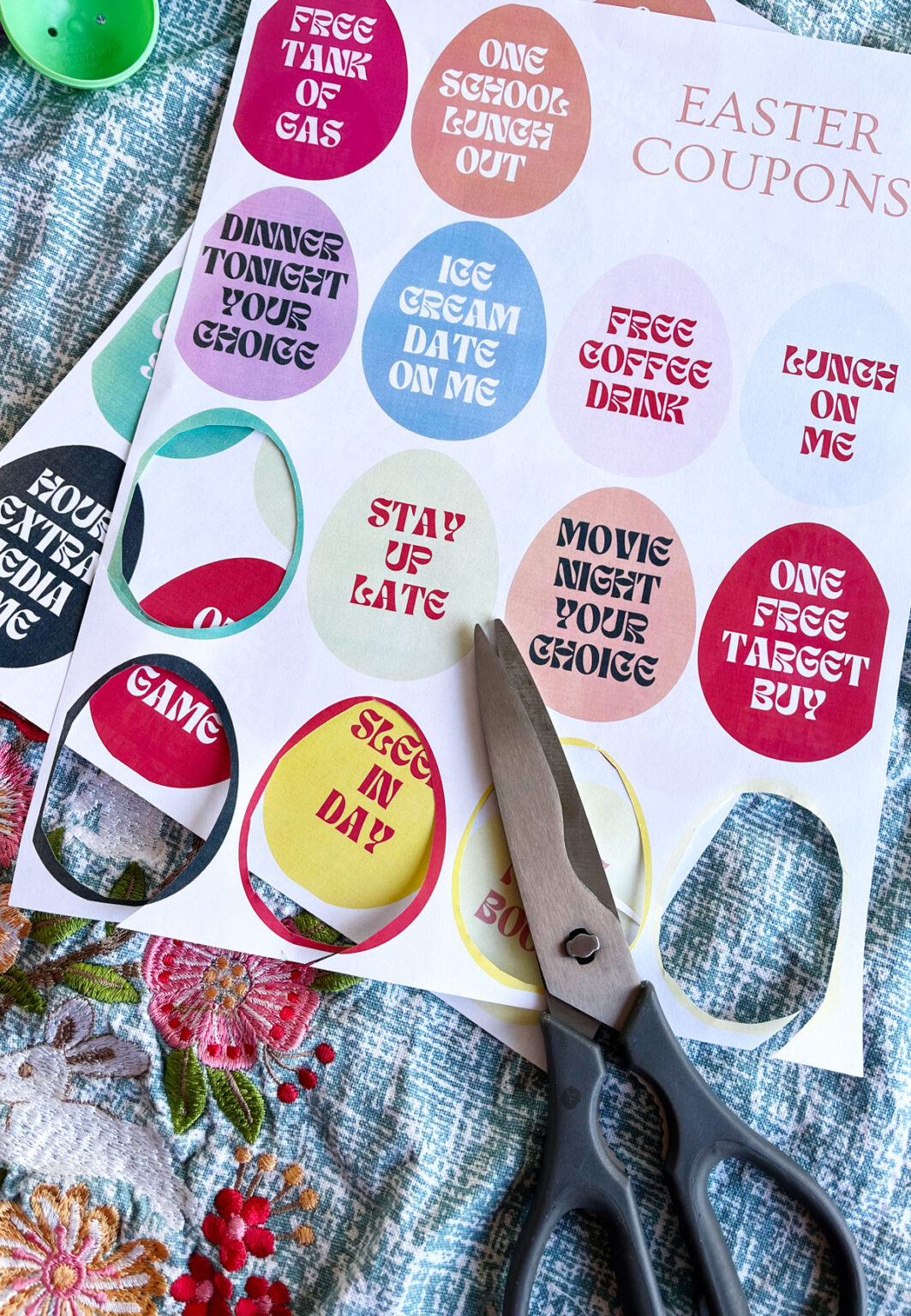 What I Put In My Teens Easter Eggs? 63 Egg Fillers With Printable ...